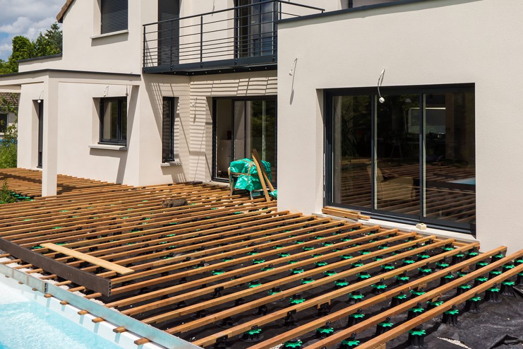 Poser une terrasse sur plot - Provence Terrasse Bois - Magasin de ...